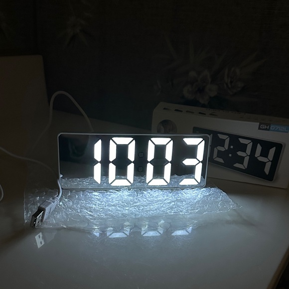 Other | Led Digital Alarm Clock With Usb As Advertised On Tic Toc ...